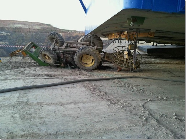 Mining Mayhem: Dragline vs Cable Tractor